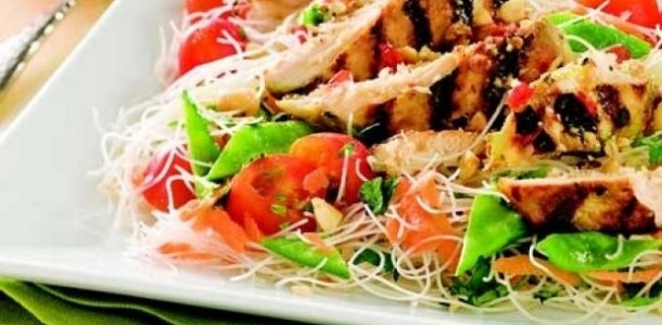 Recettes 6 Continents – Nouilles thailandaises au poulet rôti (Minçavi)